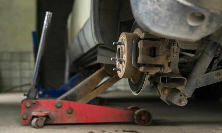 Dobry lewarek do auta – rodzaje i wskazówki, jak wybrać