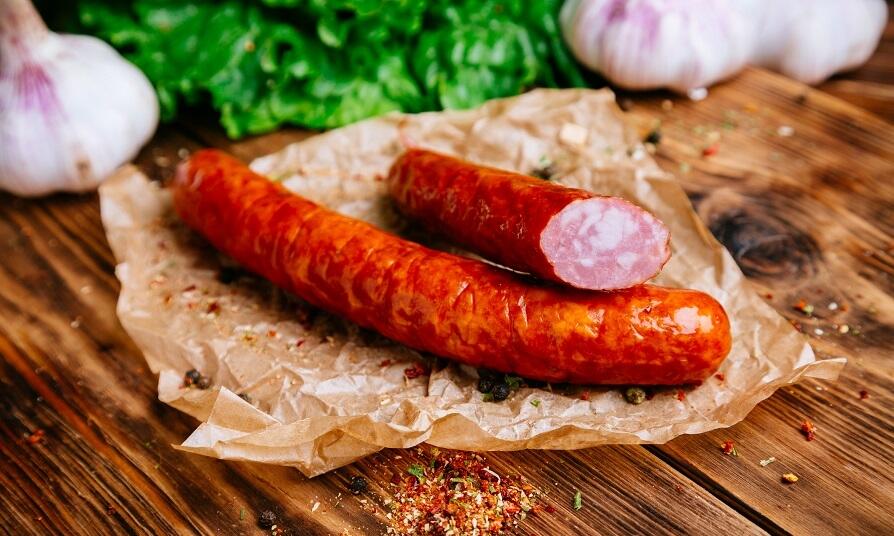 Co warto wiedzieć o kiełbasie krakowskiej? Jej historia
