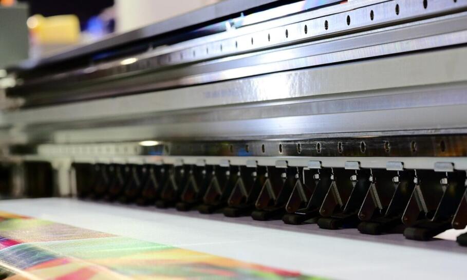 Technologia druku UV - jak działa i jakie jest jej zastosowanie?